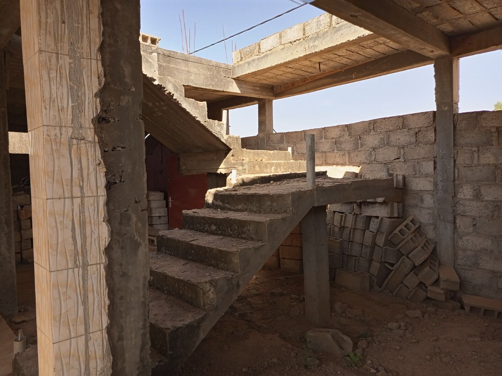 UNE VILLA DE TYPE F4 EN ÉTAT D’ACHÈVEMENT CONSTRUITE SUR UNE PARCELLE ...